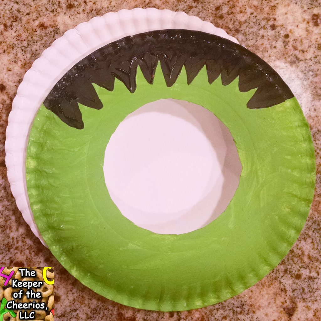 HALLOWEEN PAPER PLATE PHOTO FRAME - The Keeper of the Cheerios
