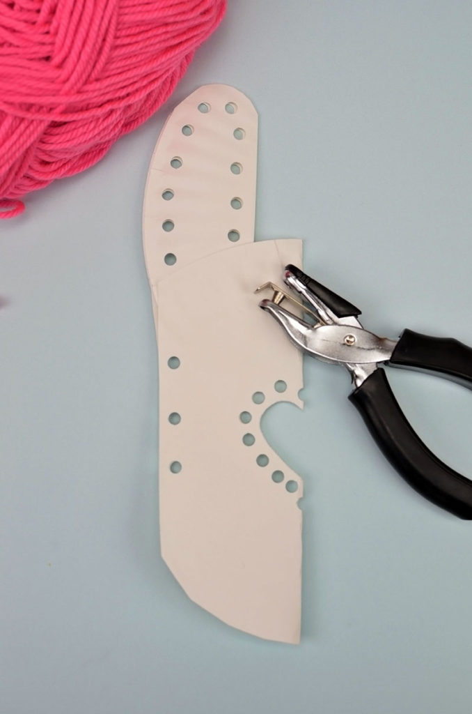 Paper Plate Lacing Bunny - The Keeper of the Cheerios