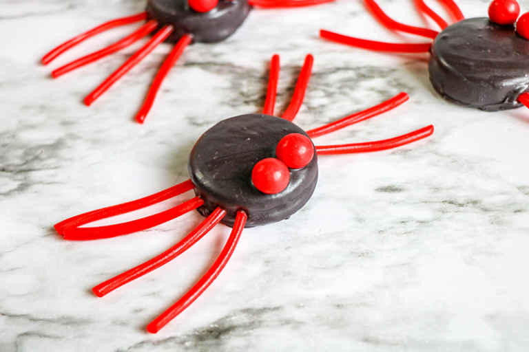 Spider Cupcakes - The Keeper of the Cheerios