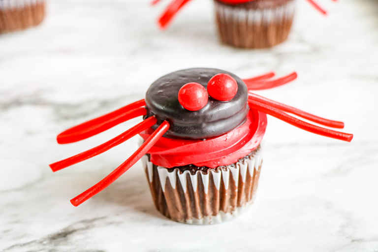 Spider Cupcakes - The Keeper of the Cheerios