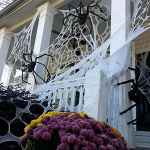 Beef Netting Is Now Being Used For Halloween Decor And Its Creepy Cool ...