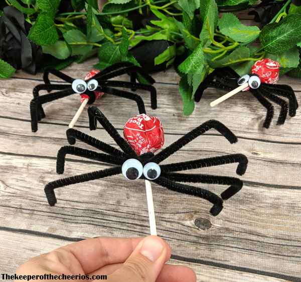 Halloween Lollipop Spiders - The Keeper of the Cheerios