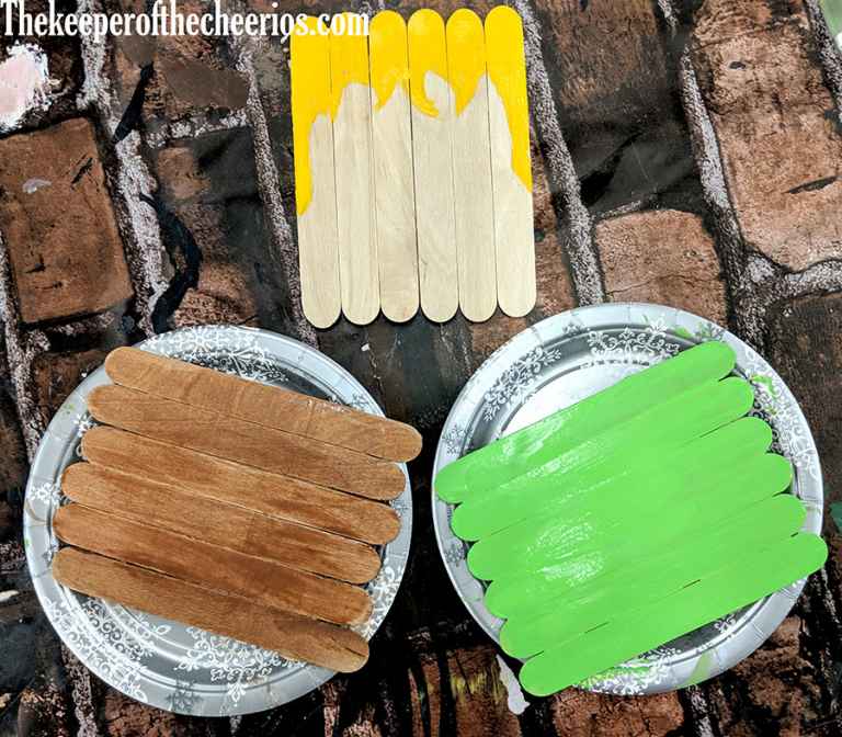 Grinch Christmas Craft Sticks - The Keeper of the Cheerios