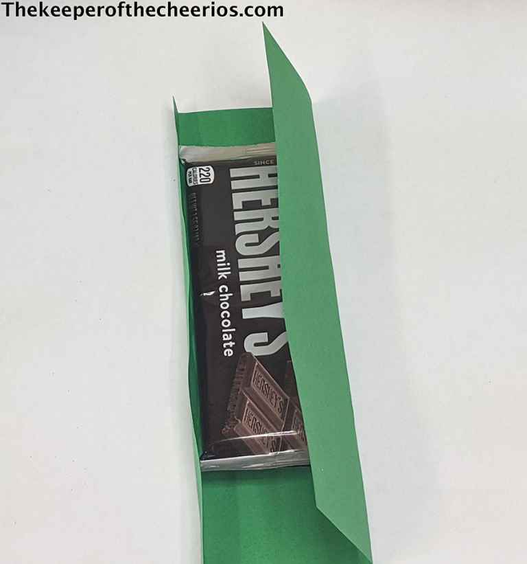 Grinch Candy Bars - The Keeper of the Cheerios