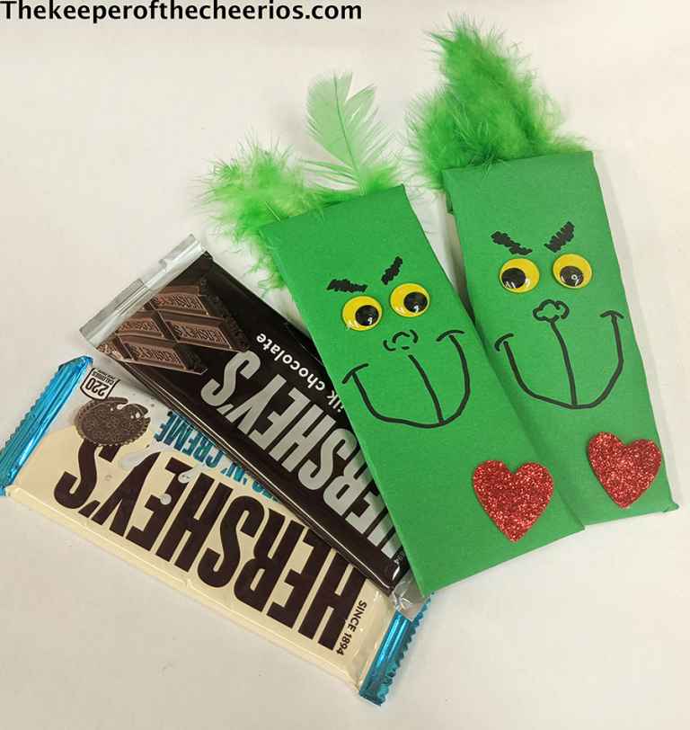 Grinch Candy Bars - The Keeper of the Cheerios